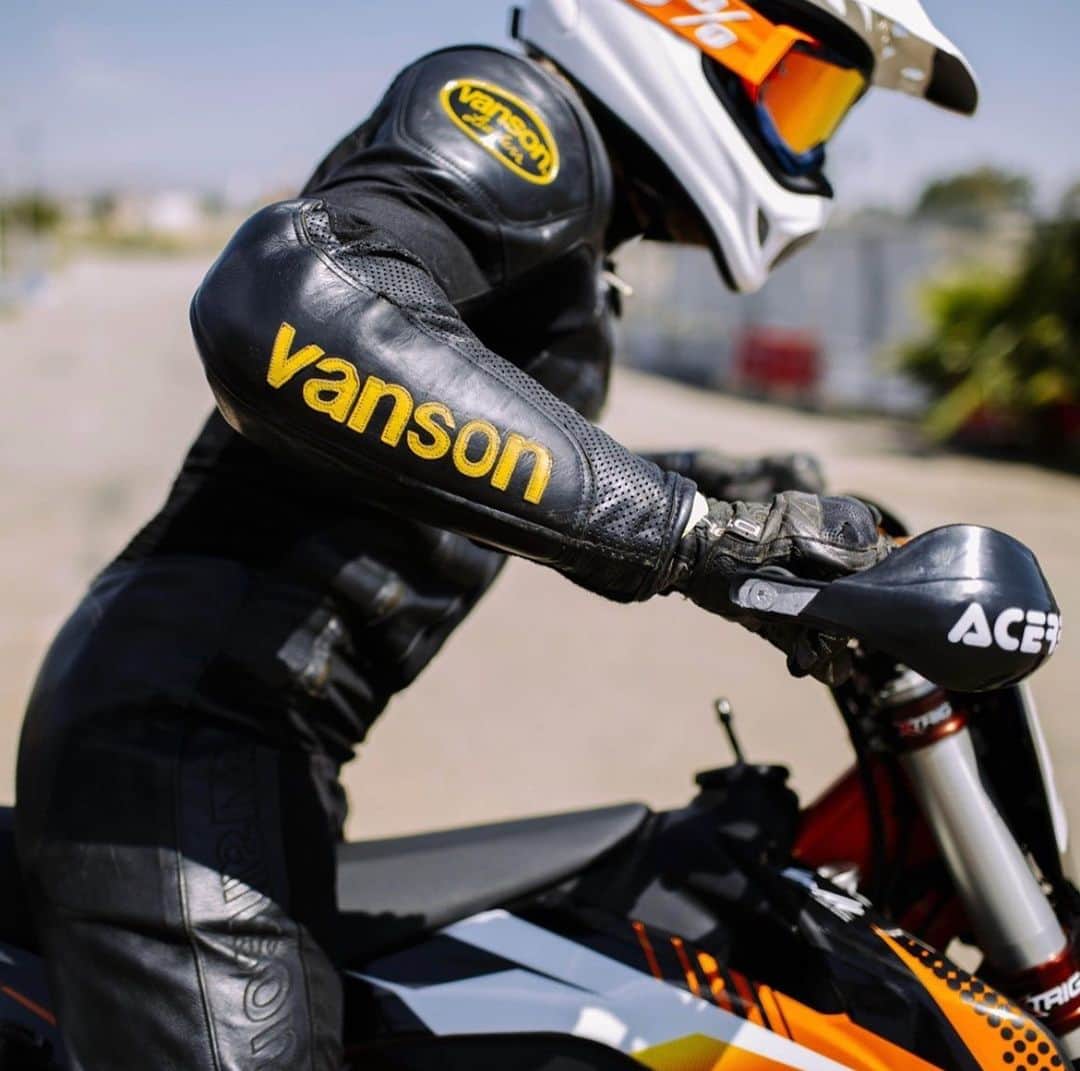 バンソンさんのインスタグラム写真 - (バンソンInstagram)「We’re all set up at the #AAMRR race ...