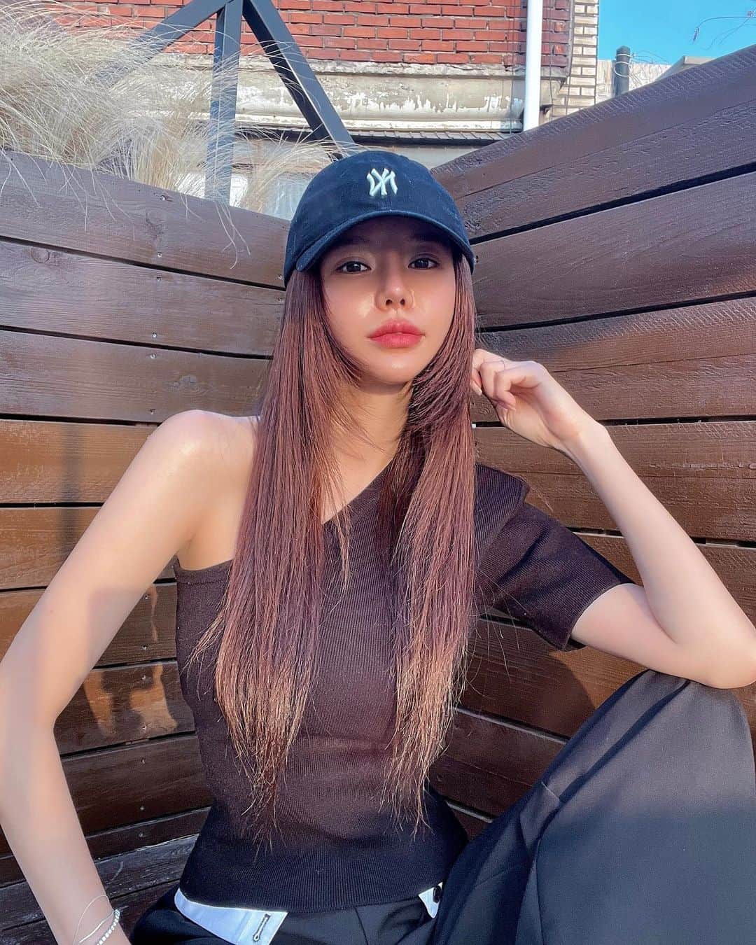 Son Ju Heeさんのインスタグラム写真 - (Son Ju HeeInstagram)「- 급으로 나올땐 모자쓰고 생얼로 후다닥 ...