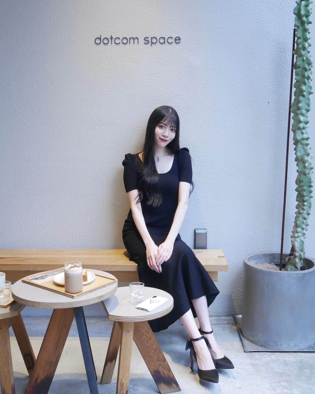 上野瞳さんのインスタグラム写真 - (上野瞳Instagram)「この前のデートコーデ3選で 一番人気だった黒コーデ🖤 男性はタイトワンピースが好きみたい🤫🤔笑 あと私＝ブラックコーデの ...