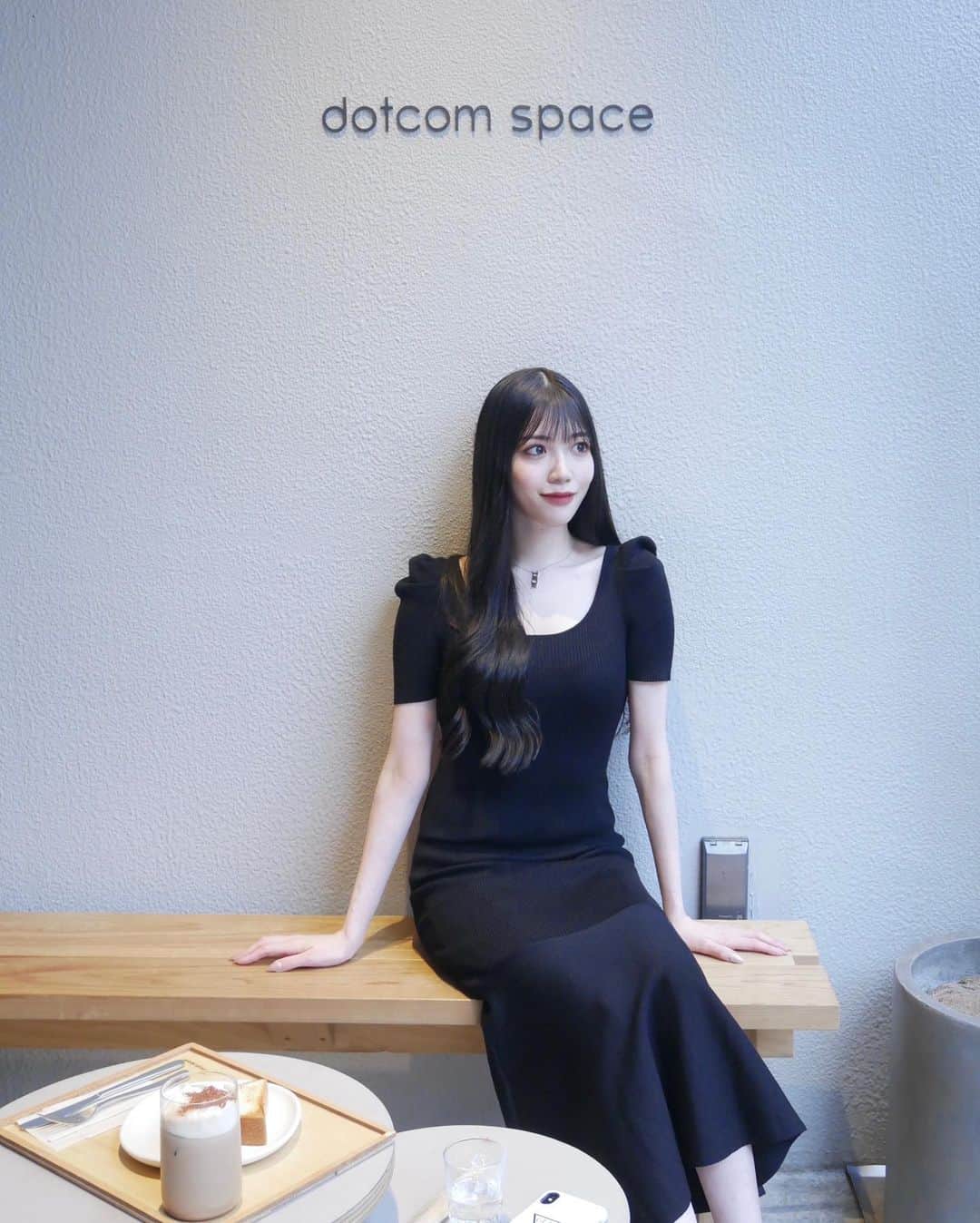 上野瞳さんのインスタグラム写真 - (上野瞳Instagram)「この前のデートコーデ3選で 一番人気だった黒コーデ🖤 男性はタイトワンピースが好きみたい🤫🤔笑 あと私＝ブラックコーデの ...