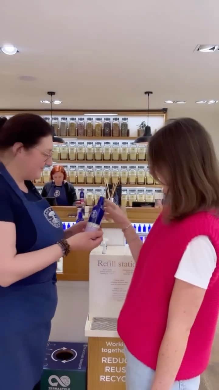 Neal's Yard Remediesさんのインスタグラム動画 - (Neal's Yard RemediesInstagram)「Reduce, Reuse, Refill this ...