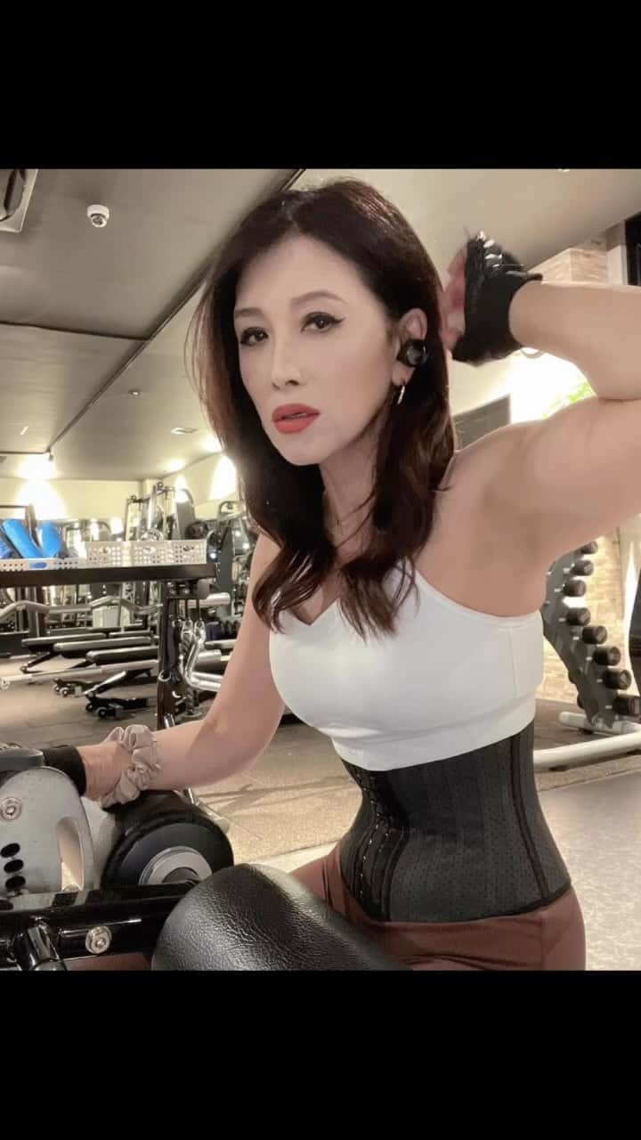 Naoko（なおこ）さんのインスタグラム動画 - (Naoko（なおこ）Instagram)「#筋トレリール #筋トレ女子 #フィットネス女子 ...