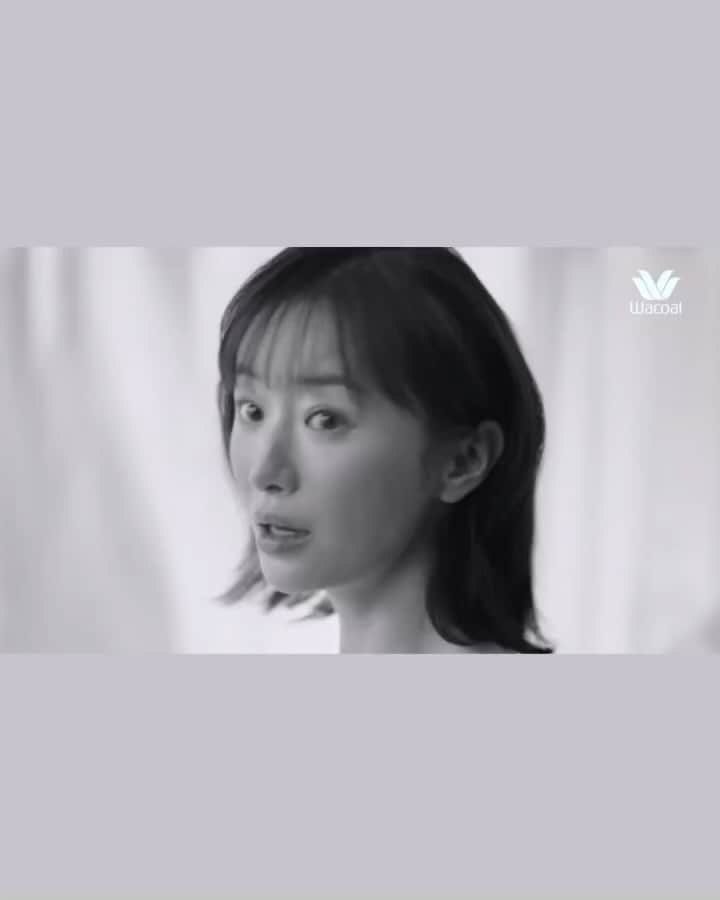 ワコールさんのインスタグラム動画 - (ワコールInstagram)「『ハグするブラ』TVCMを放映中です📺🎥 ハグされるようなここちよさ、つけたときの、あふれる幸せを表現した松本まりかさんの ...