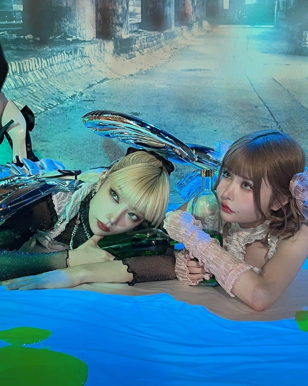 LARMEさんのインスタグラム写真 - (LARMEInstagram)「⌇ 𝐋𝐀𝐑𝐌𝐄 𝟎𝟓𝟕 𝑜𝑓𝑓𝑠ℎ𝑜𝑡 🤍 LARME 057に悪魔のキッス( @devilschu )が 初登場😈🩵 ...