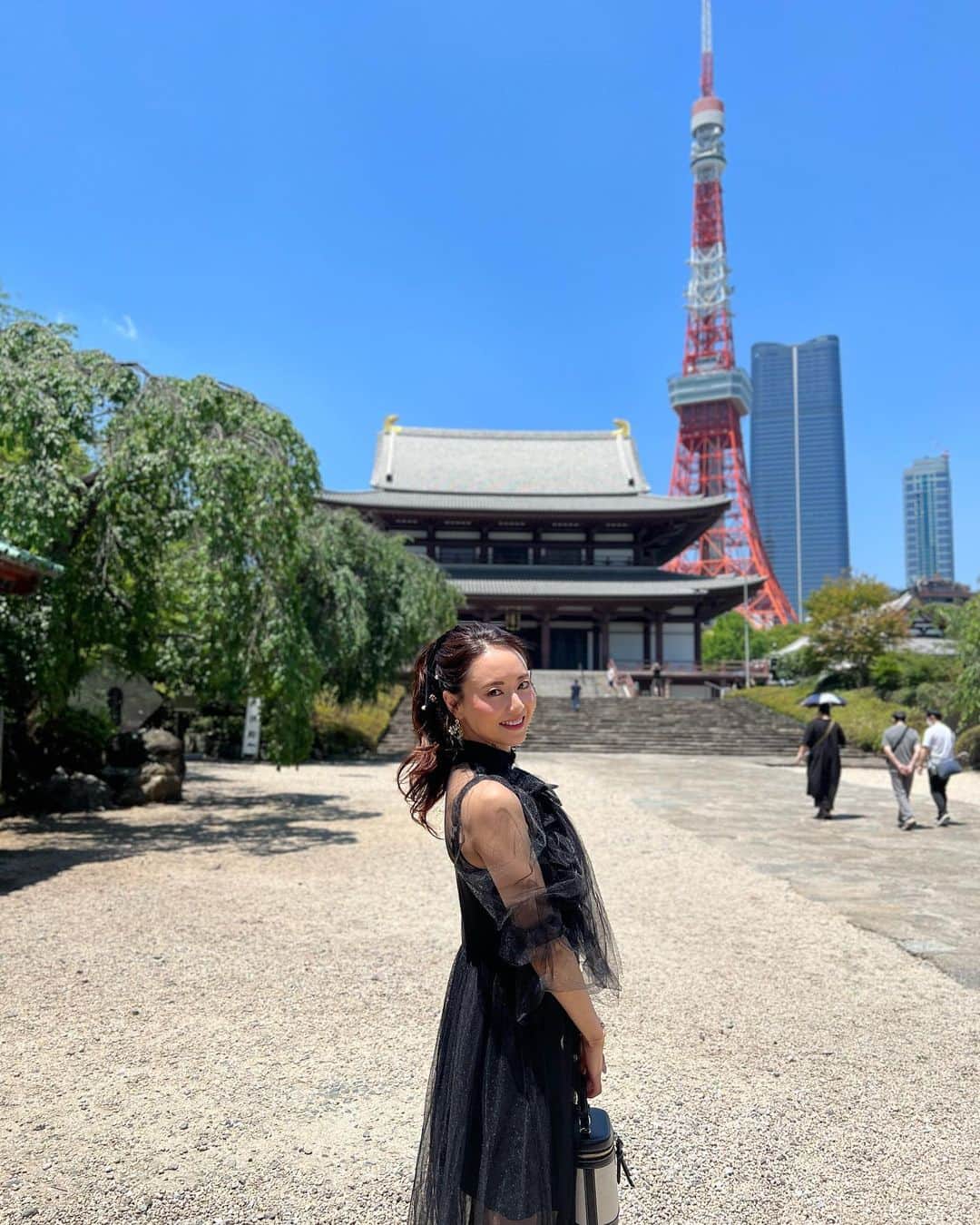 吉沢明歩さんのインスタグラム写真 吉沢明歩instagram「快晴☀️お散歩日和すぎる！ 11時スタートで 11時枠は増上寺を歩いて短冊🎋に お願い事書いて 12時枠は増上寺から芝公園
