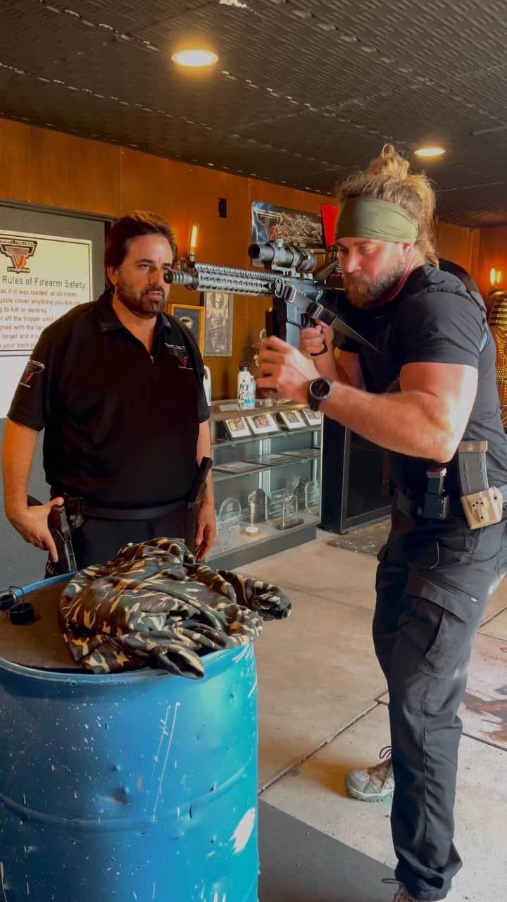 モデル、ブロック・オハーンさんのインスタグラム動画 - (モデル、ブロック・オハーンInstagram)「Practicing dry ...