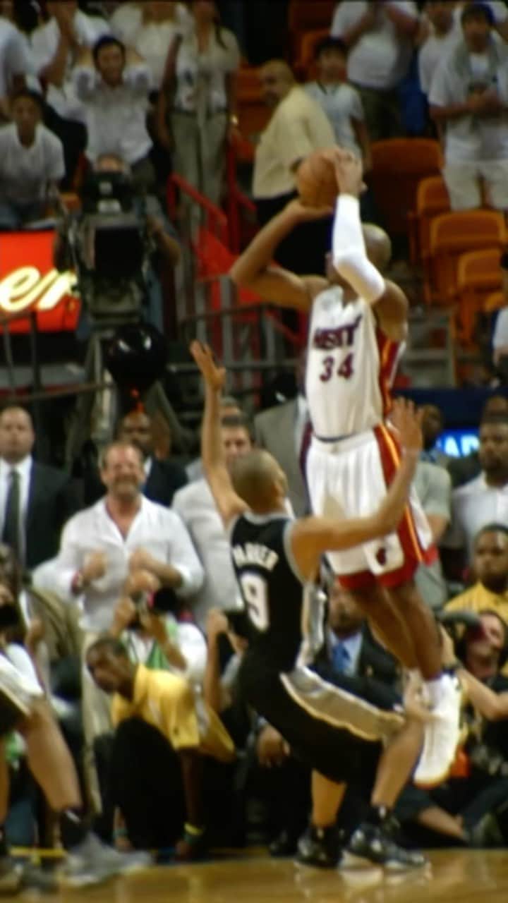 NBAさんのインスタグラム動画 - (NBAInstagram)「“Rebound Bosh, back out to Allen ...