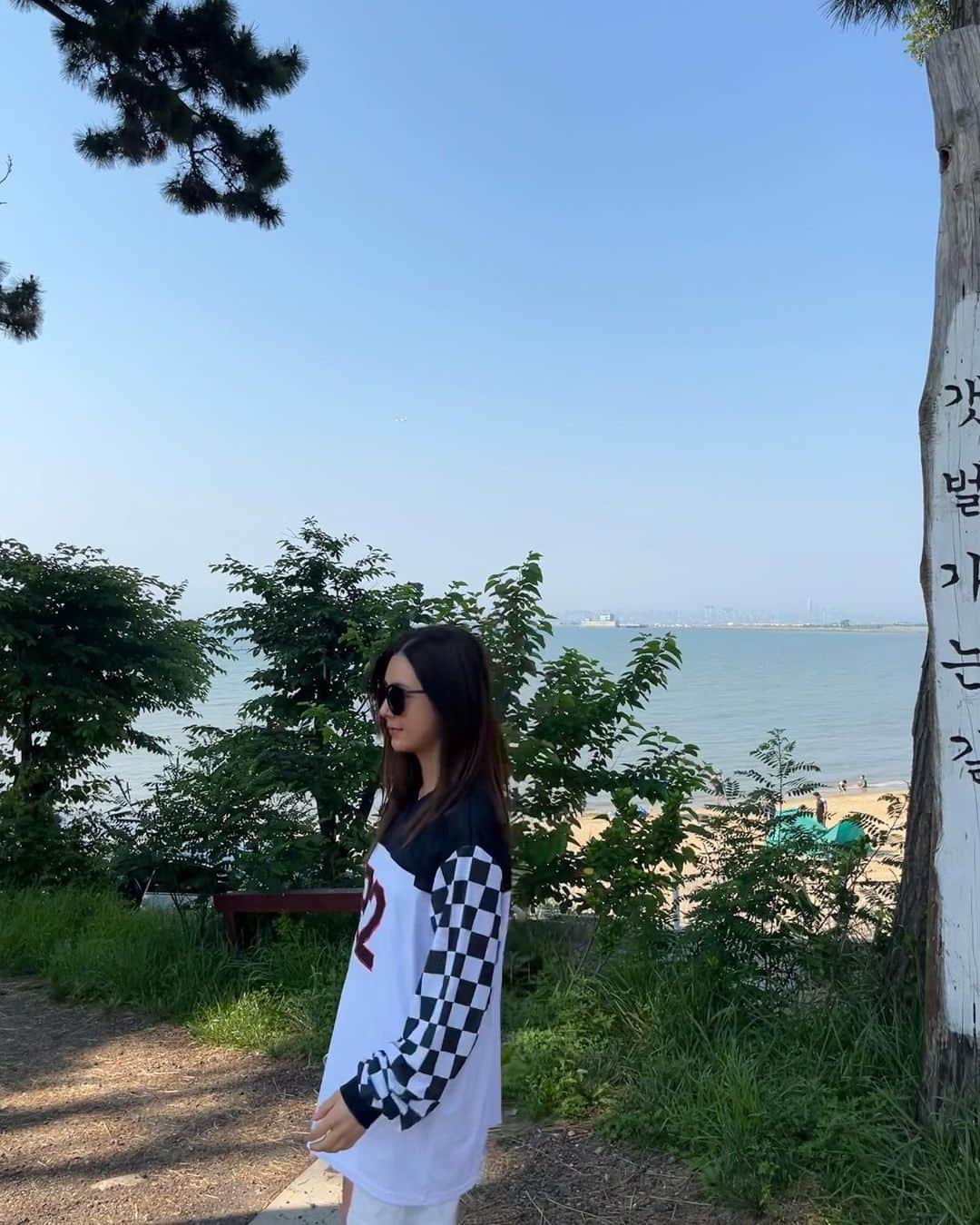 ハン・チェアさんのインスタグラム写真 - (ハン・チェアInstagram)「내가 더 신남 🖤🩵🖤 @bigbreadbox ...