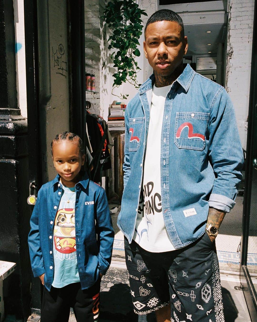 エヴィスジーンズさんのインスタグラム写真 - (エヴィスジーンズInstagram)「Just the two of us. Anwar and Lumi for Evisu and ...