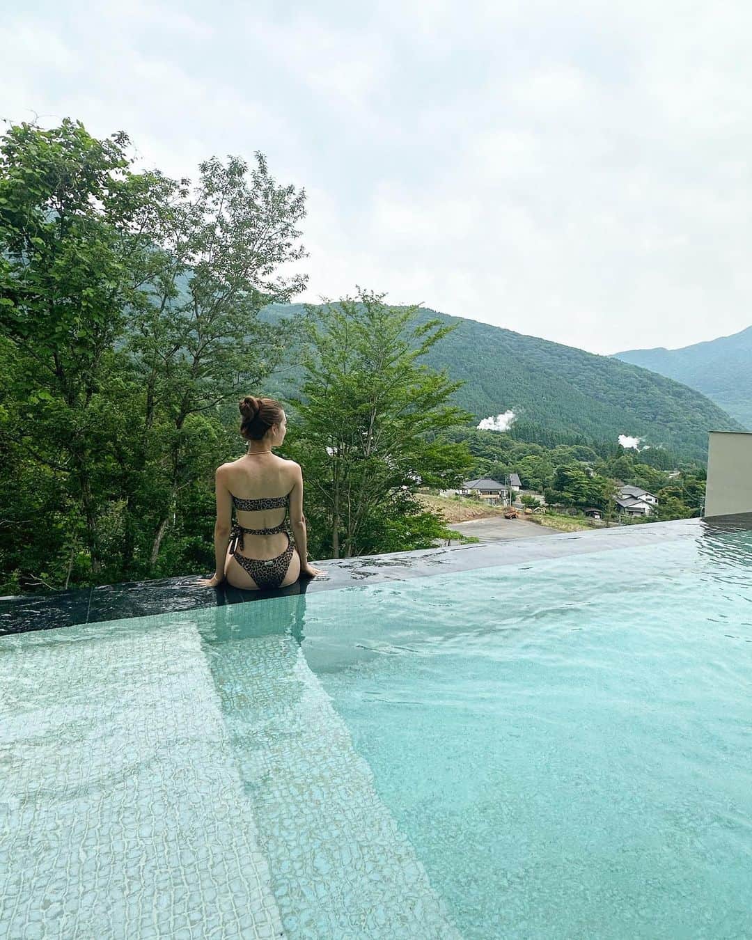 SARAさんのインスタグラム写真 - (SARAInstagram)「@enowa.yufuin 湯布院で先週オープンした botanical retreat をコンセプトにしたホテル🌿 一足 ...