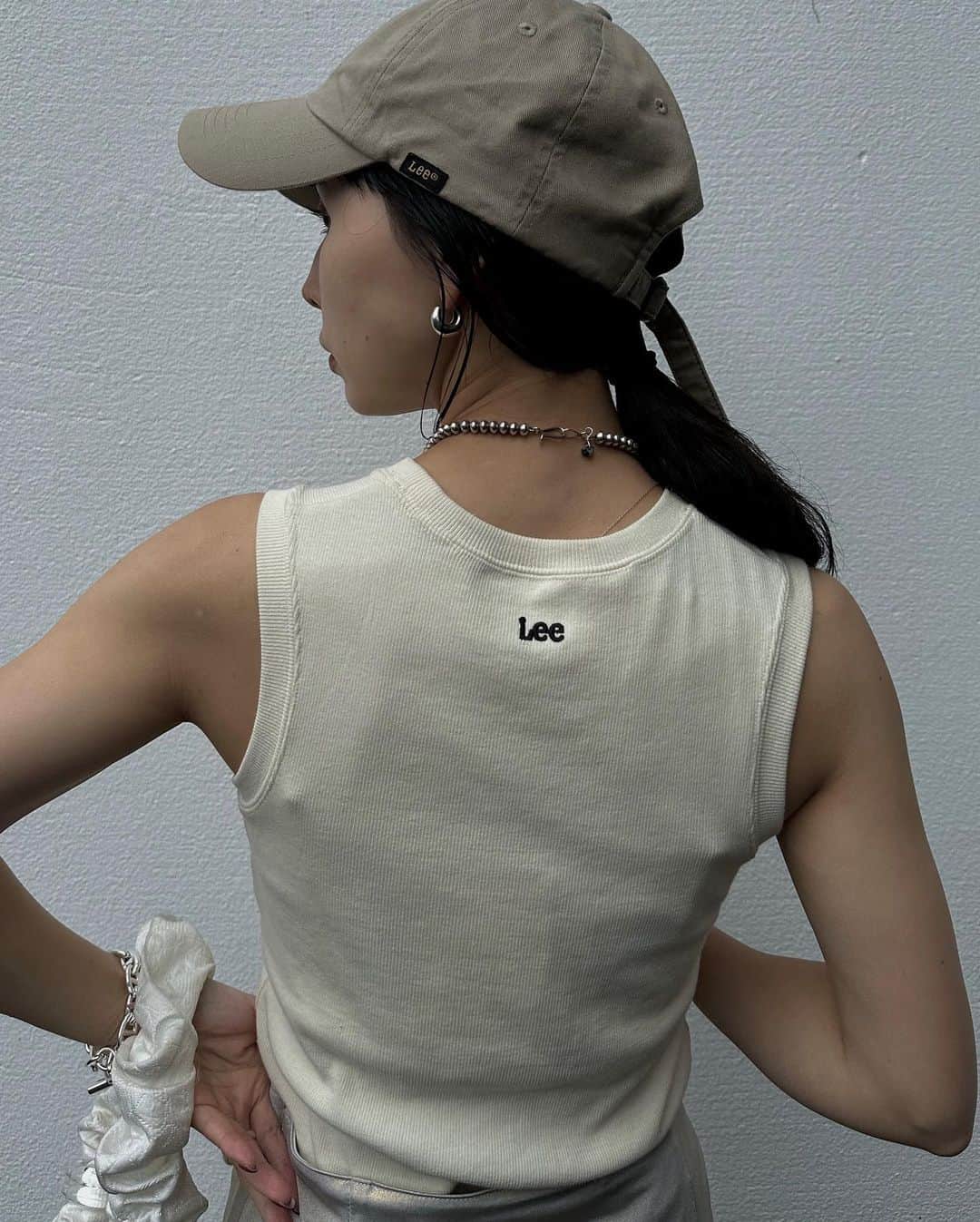 黒石奈央子さんのインスタグラム写真 - (黒石奈央子Instagram)「先程 leeとのコラボを発表しまして、早速コラボアイテムをご紹介していこうと思います ️🫶 leeコラボタンク ...