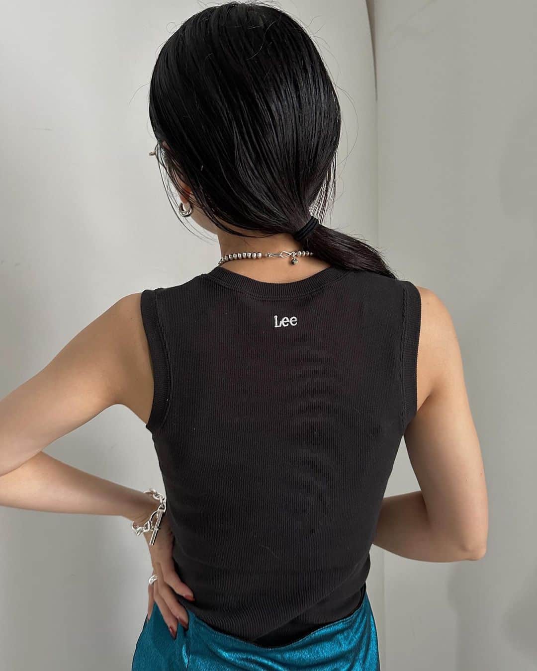 黒石奈央子さんのインスタグラム写真 - (黒石奈央子Instagram)「先程 leeとのコラボを発表しまして、早速コラボアイテムをご紹介していこうと思います ️🫶 leeコラボタンク ...