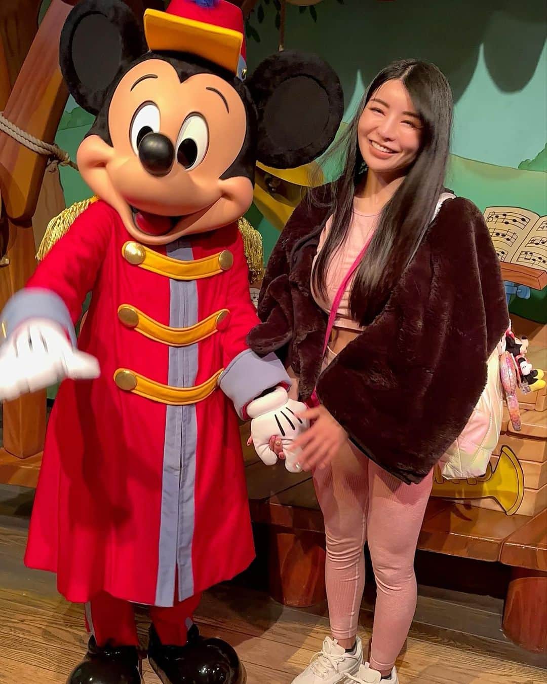 meruさんのインスタグラム写真 - (meruInstagram)「ミトミ..( ‿ ) 手繋いでくれてるのかわいい。。٩( ᐛ )و ...