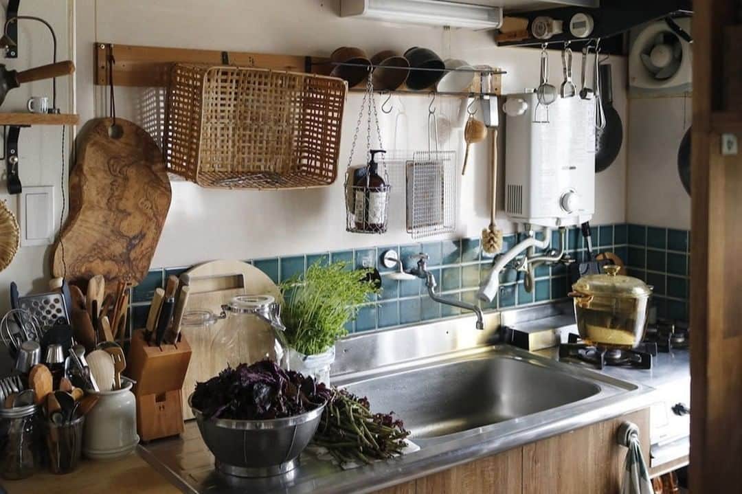 SUUMO公式アカウントさんのインスタグラム写真 - (SUUMO公式アカウントInstagram)「【賃貸団地×DIYの暮らし。~住まいのヒントをくれる人~ 】 築50年の賃貸団地に住む ...