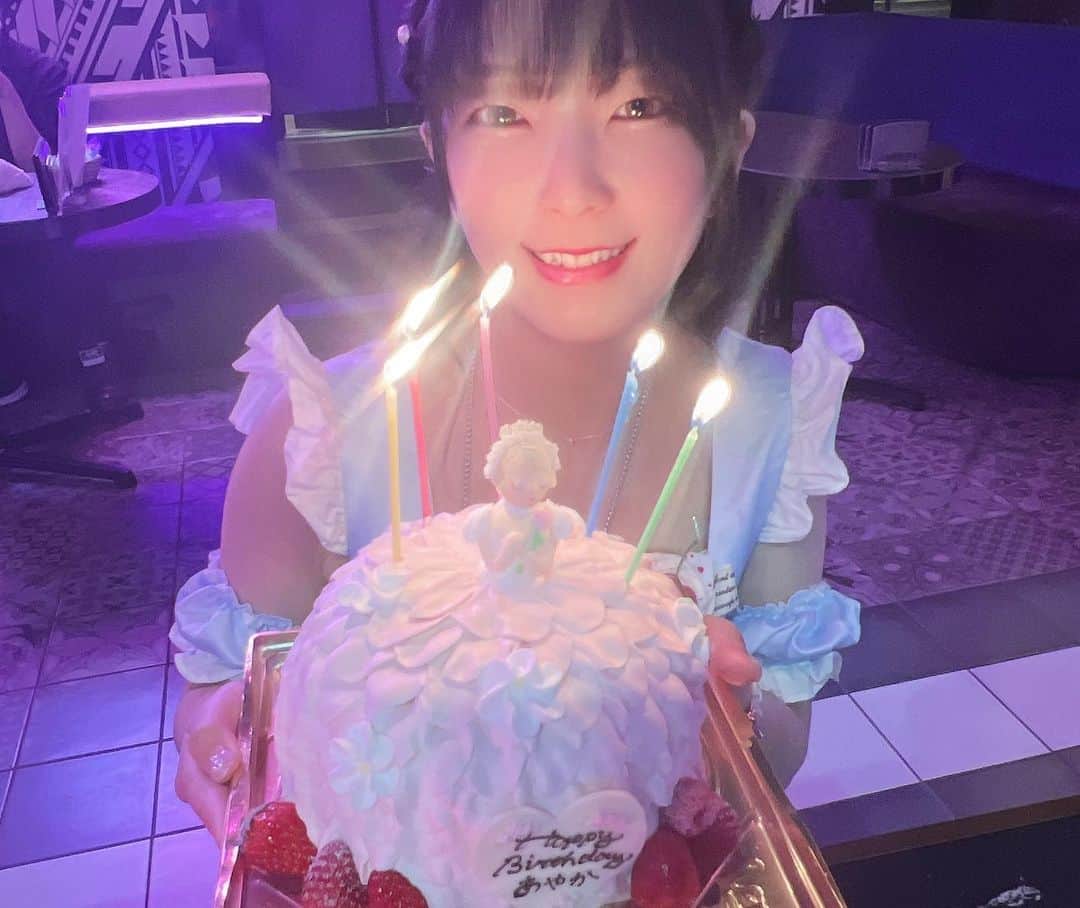 服部彩香さんのインスタグラム写真 - (服部彩香Instagram)「Birthday Cake- ̗̀ 🎂 ̖́- Happy🤍 . #バースデーイベント #BirthdayEVENT ...