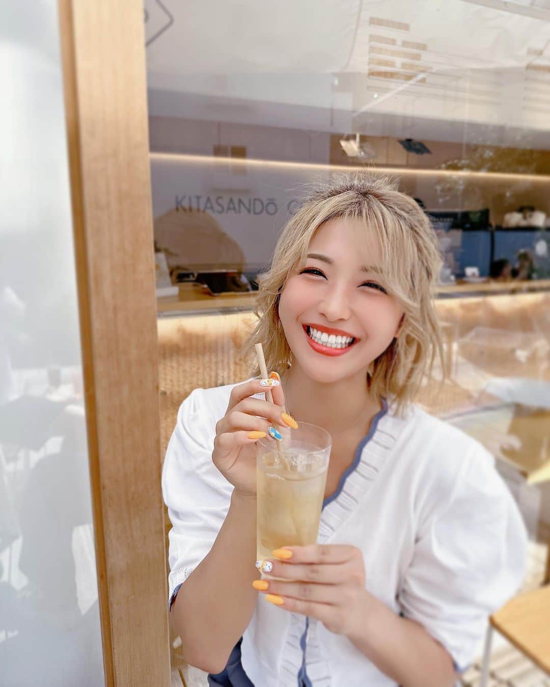 安藤京香さんのインスタグラム写真 - (安藤京香Instagram)「. 今回のネイルも載せとく〜💅🧡💙𓈒 𓂂𓏸 ᵕ̈* ︎ ...