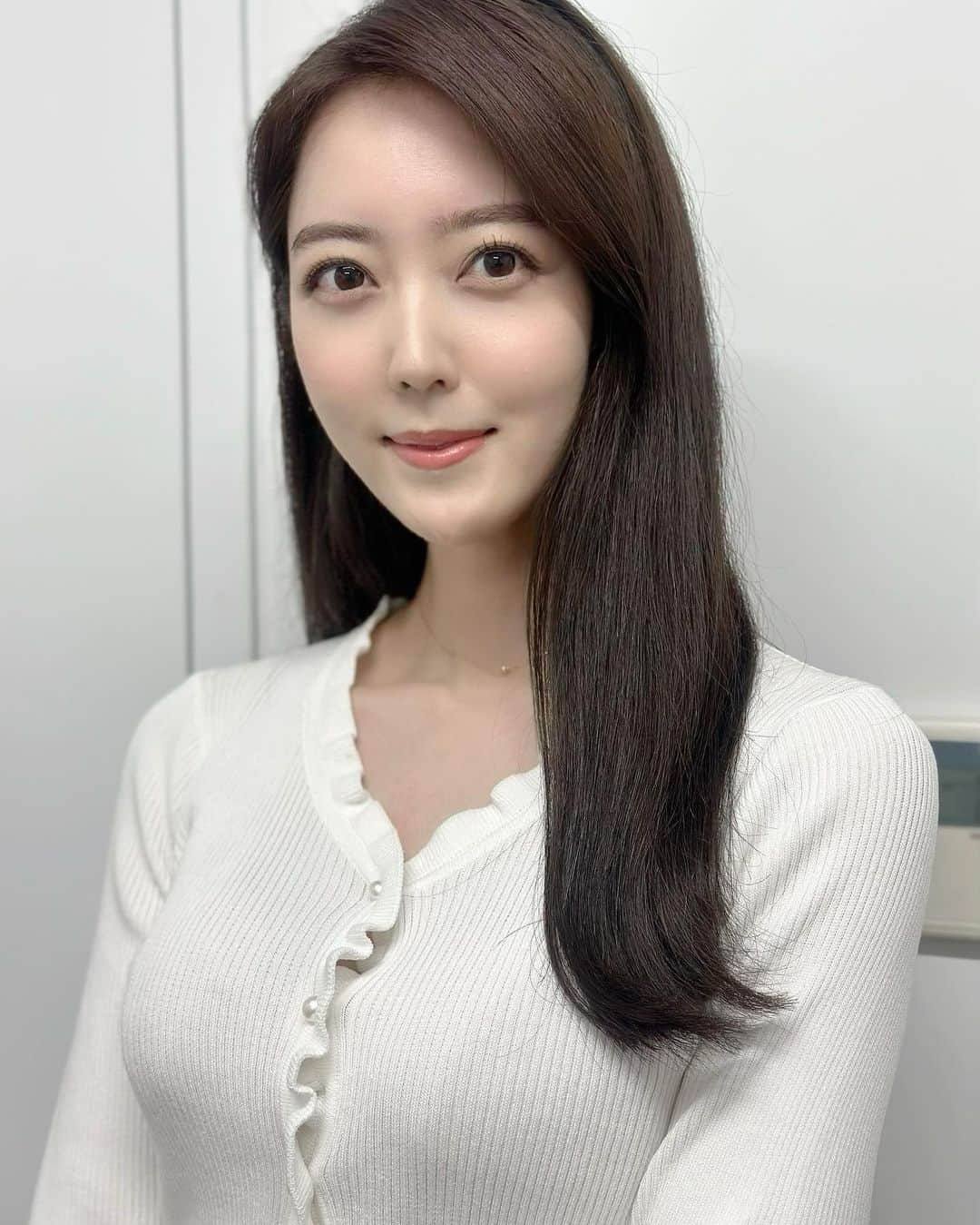 上野愛奈さんのインスタグラム写真 - (上野愛奈Instagram)「． 6月ですが、外はすっかり夏の空ですね☀️ ミントグリーンのスカートに涼しさを感じました🌱」6月20日 19時57分 ...