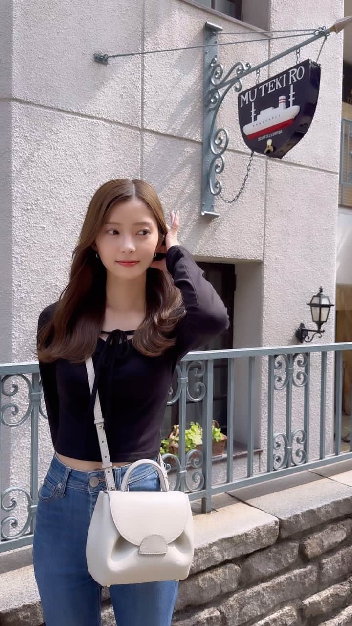 松川星さんのインスタグラム動画 - (松川星Instagram)「沢山歩いた🛳👖 tops @dholic_official denim @emoda_official bag @polene ...