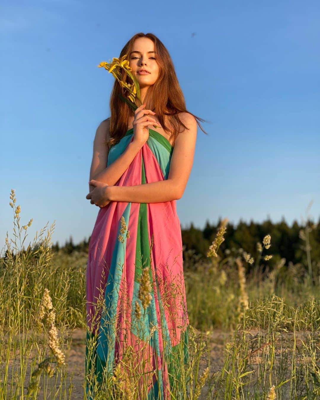 クリスティーナ・ピメノヴァさんのインスタグラム写真 クリスティーナ・ピメノヴァinstagram 「daydreaming 🌼🌾🌿」6月