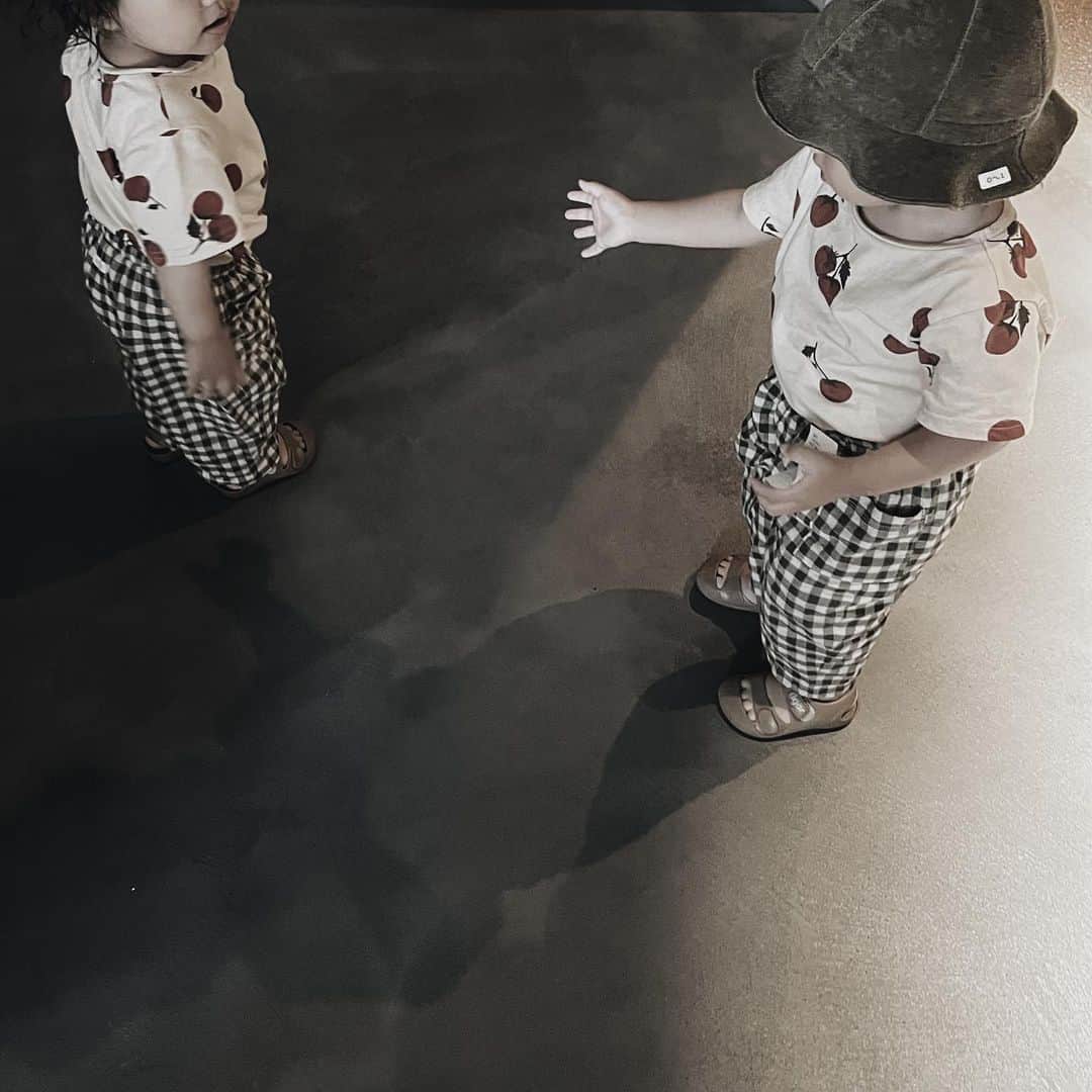 ukapiさんのインスタグラム写真 - (ukapiInstagram)「⠀ ⠀ ⠀ せなとアイスデート🍨👦🏻👧🏻 ⠀ ふたりでパスタも いっぱい食べて汚れてお着替え🪿 ⠀ ⠀ #いつも ...