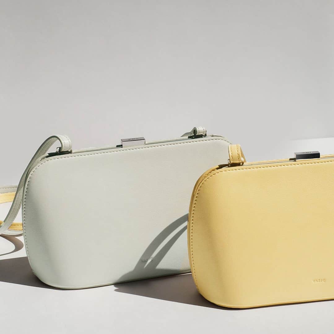 Vasic News In jpさんのインスタグラム写真 - (Vasic News In jpInstagram)「がま口タイプで使い勝手の良いポシェットEmma。ドレスアップしたスタイルに ...