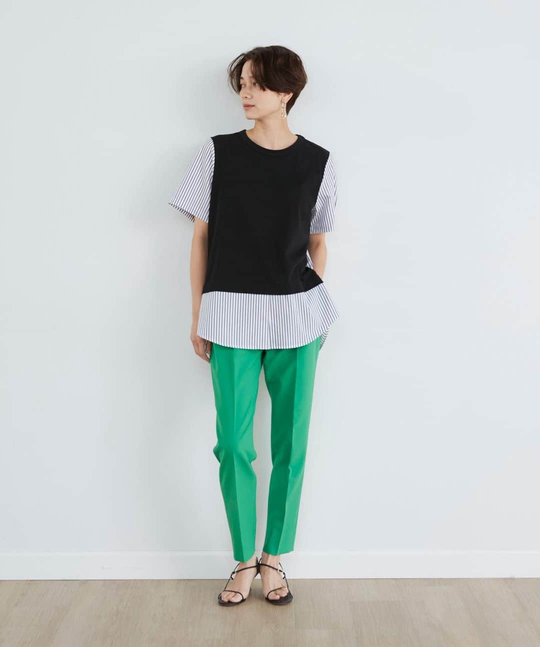 スーペリアクローゼット オフィシャルさんのインスタグラム写真 - (スーペリアクローゼット オフィシャルInstagram)「前後で違う表情を見せるドッキングデザインTシャツ。 ラウンドヘムと ...