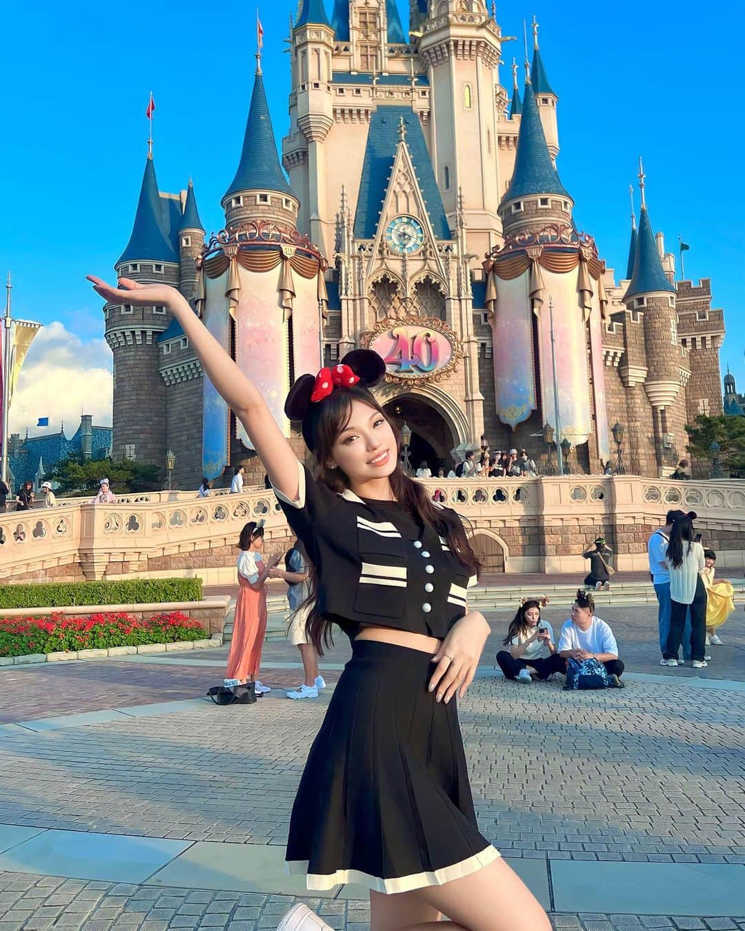 RIANさんのインスタグラム写真 - (RIANInstagram)「追加ディズニーランドショット🎢💖 写真撮りすぎました😂 お城が素敵すぎ ...