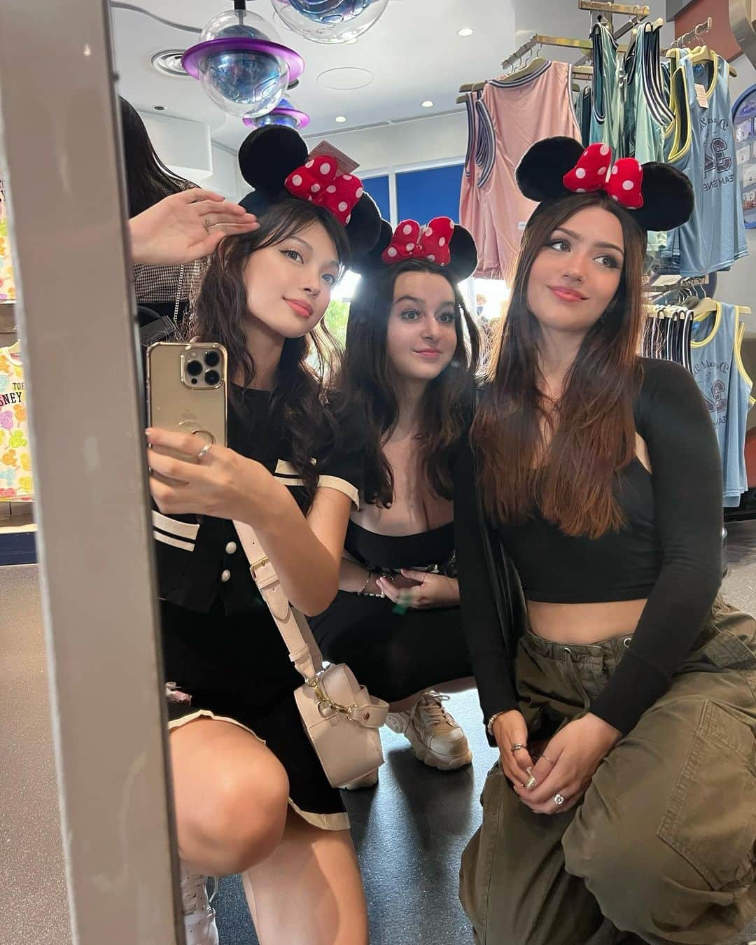 RIANさんのインスタグラム写真 - (RIANInstagram)「追加ディズニーランドショット🎢💖 写真撮りすぎました😂 お城が素敵すぎ ...