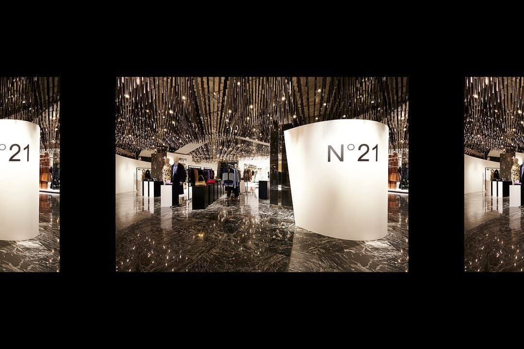 ヌメロ ヴェントゥーノさんのインスタグラム写真 - (ヌメロ ヴェントゥーノInstagram)「N21 Pop-Up at @isetan_shinjuku Pre-Fall 2023 ...