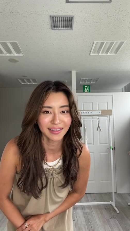 ALEXIA STAMさんのインスタグラム動画 - (ALEXIA STAMInstagram)「6/23(fri) 19:00〜発売商品のご紹介LIVE ︎Linen Cropped ...