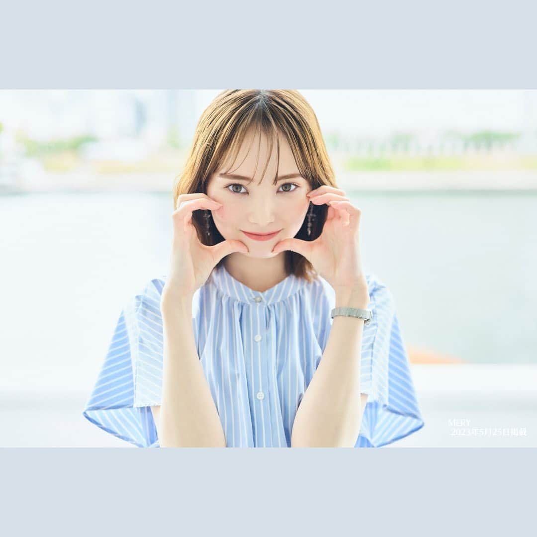 AOKIさんのインスタグラム写真 - (AOKIInstagram)「MERY撮影オフショット公開 橋下美好さんが着こなす カラーパンツの着回しコーデ！ もうご覧いただけましたか？ 今回は夏 ...