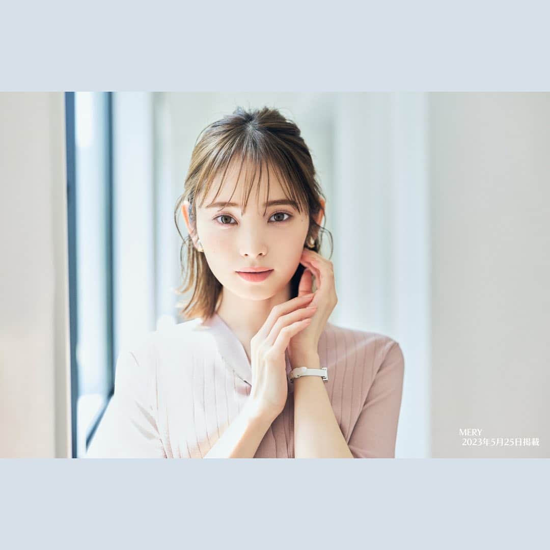 AOKIさんのインスタグラム写真 - (AOKIInstagram)「MERY撮影オフショット公開 橋下美好さんが着こなす カラーパンツの着回しコーデ！ もうご覧いただけましたか？ 今回は夏 ...