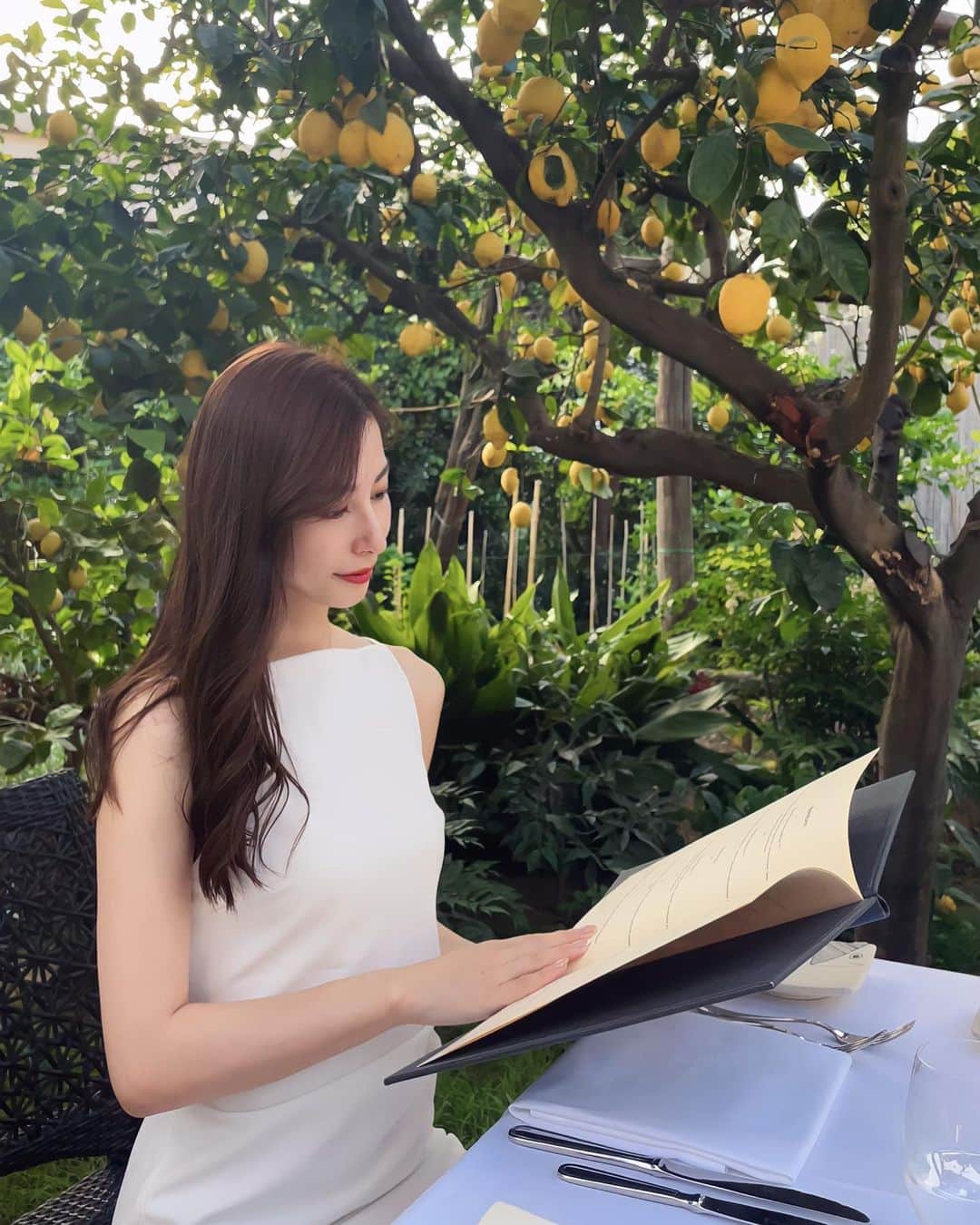 Chihiroさんのインスタグラム写真 - (ChihiroInstagram)「Lemon Restaurant in Capri🍋 カプリ ...