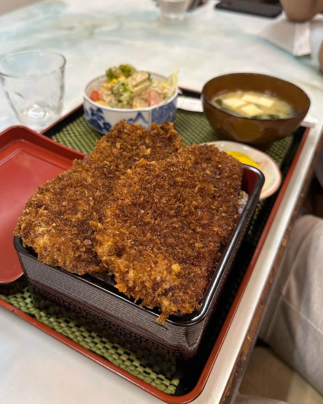 平山ユージさんのインスタグラム写真 - (平山ユージInstagram)「有難く沢山の梅を収穫🍑 本当に香りが良い 😊 棟梁のケンを初め手伝い ...