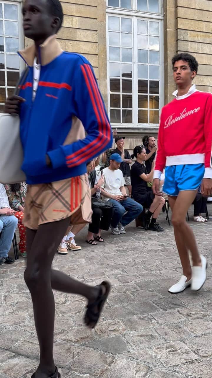 HYPEBEAST Japanさんのインスタグラム動画 - (HYPEBEAST JapanInstagram)「@hypebeaststyle : @walesbonner が2024年春夏 ...