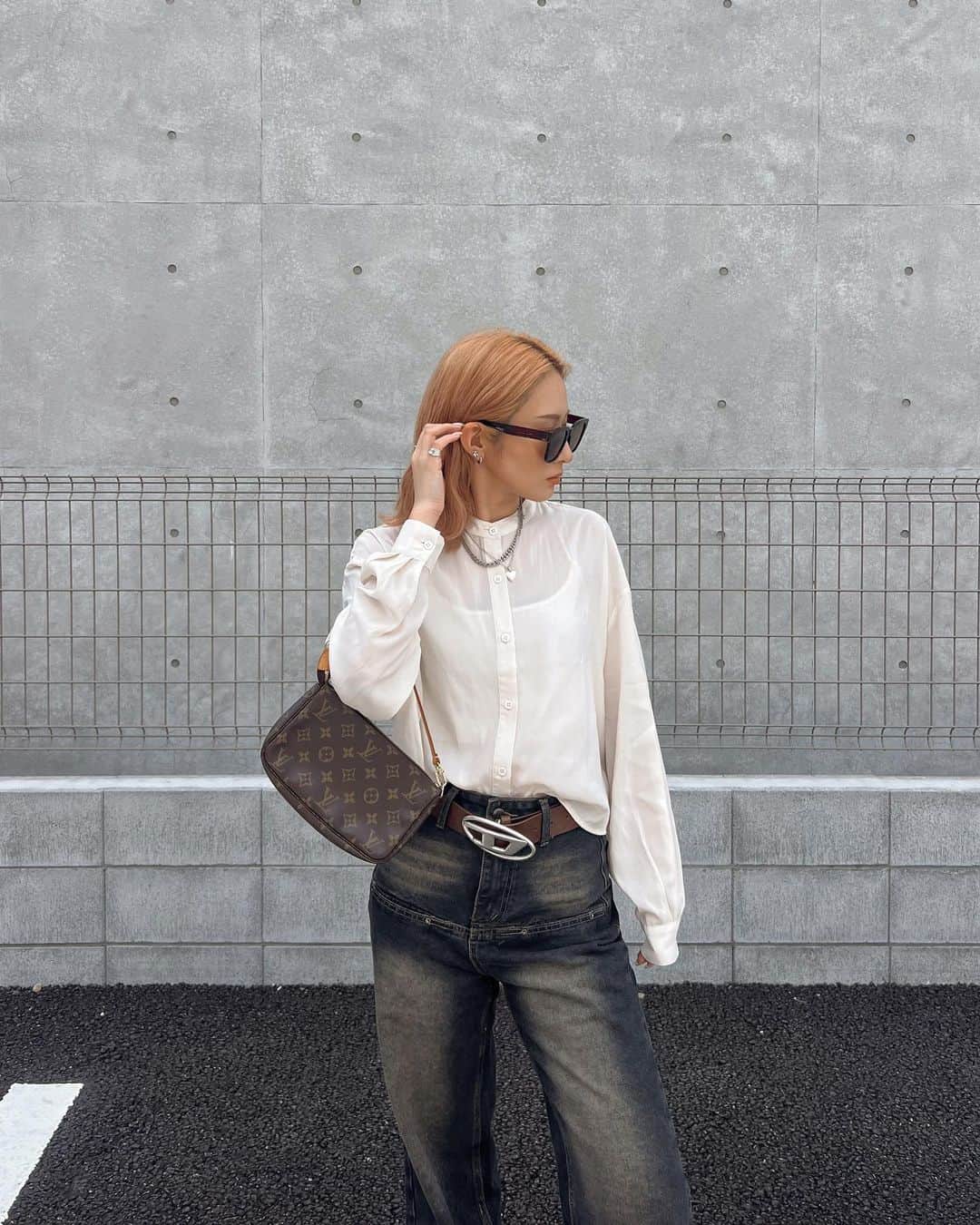 HARUYOさんのインスタグラム写真 - (HARUYOInstagram)「. @classicalelf_official のシアー短丈とろみブラウス🤭🩷 バックスタイルはタックがついてて ...