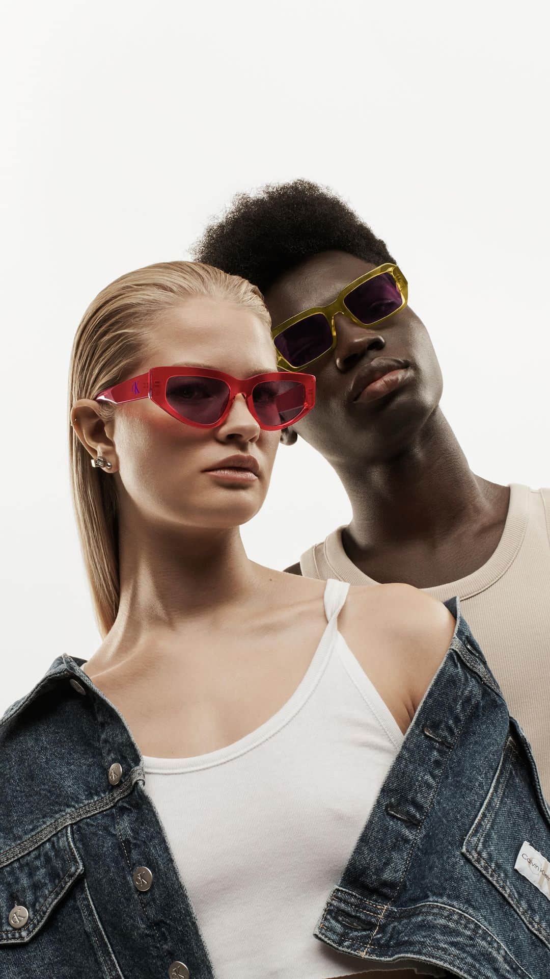 Calvin Kleinさんのインスタグラム動画 - (Calvin KleinInstagram)「See vivid color this ...