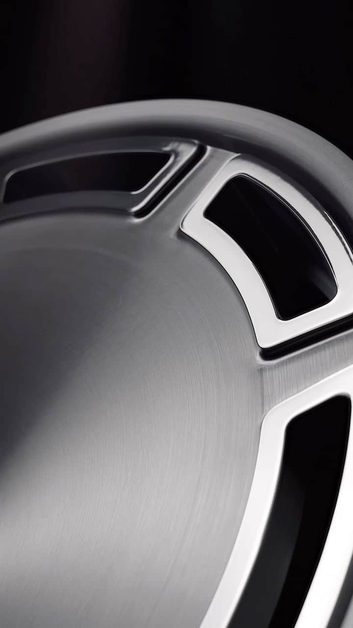 CARLiFESTYLEさんのインスタグラム動画 - (CARLiFESTYLEInstagram)「The VL-70 RR ...