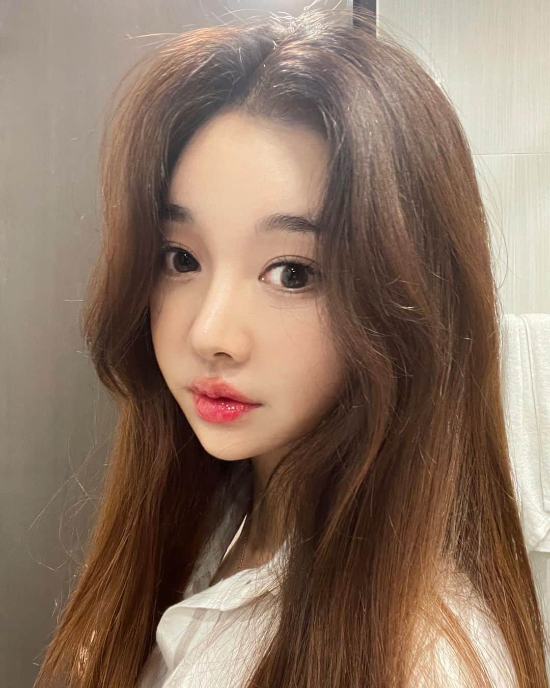 チョ・ミニョンさんのインスタグラム写真 チョ・ミニョンinstagram 「장마라 반곱슬 괴롭습니다 장마철 모든 반곱슬 힘냅시다