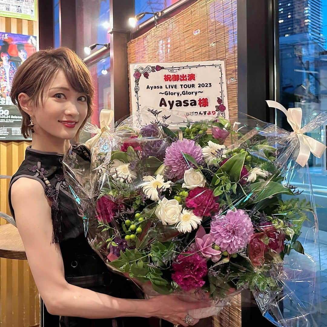 AYASAさんのインスタグラム写真 - (AYASAInstagram)「💐💐💐 素敵すぎるフラスタや楽屋花たち🎀 ️💜 ライブハウスの入り口がめちゃくちゃ華やか可愛くなってて感動でした 🥹 ...