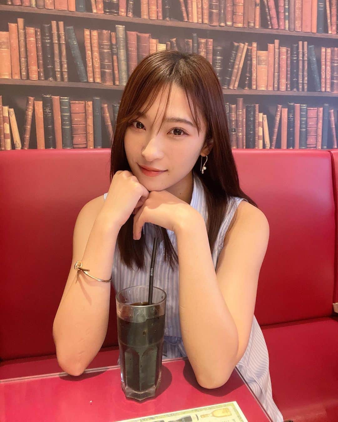 二瓶有加さんのインスタグラム写真 二瓶有加instagram 「 マネージャーさん撮影📷 小顔に見せたくてたまらない女です。 てか