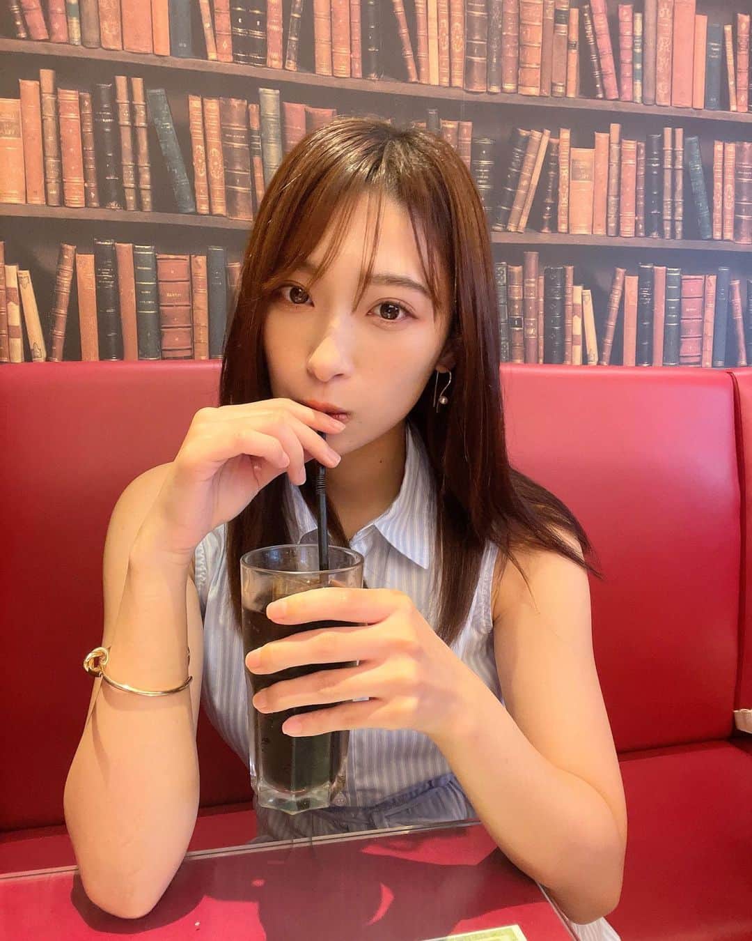 二瓶有加さんのインスタグラム写真 二瓶有加instagram 「 マネージャーさん撮影📷 小顔に見せたくてたまらない女です。 てか