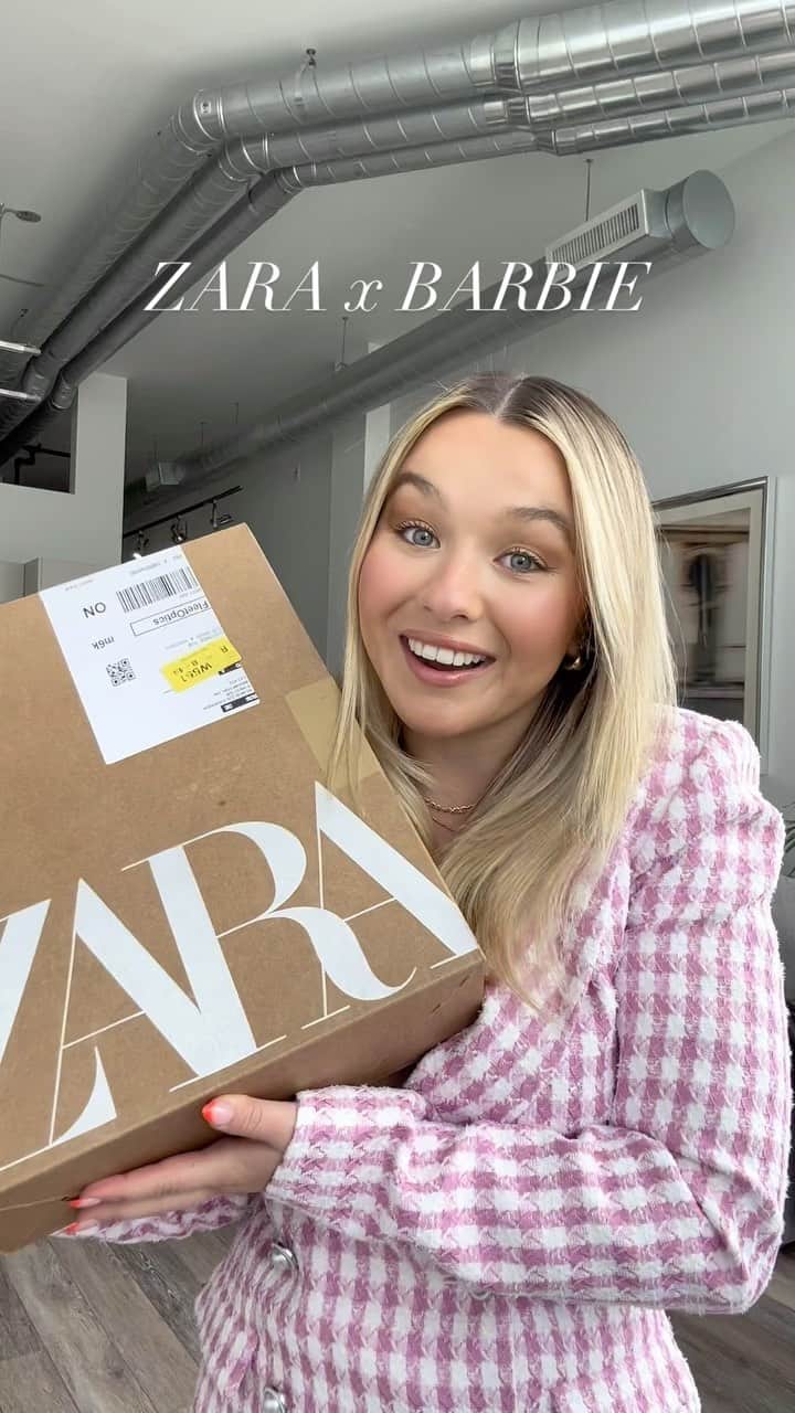 トーリ・ウェブスターさんのインスタグラム動画 - (トーリ・ウェブスターInstagram)「Styling the new Zara x Barbie Collection 👛🎀🍸💕 ...
