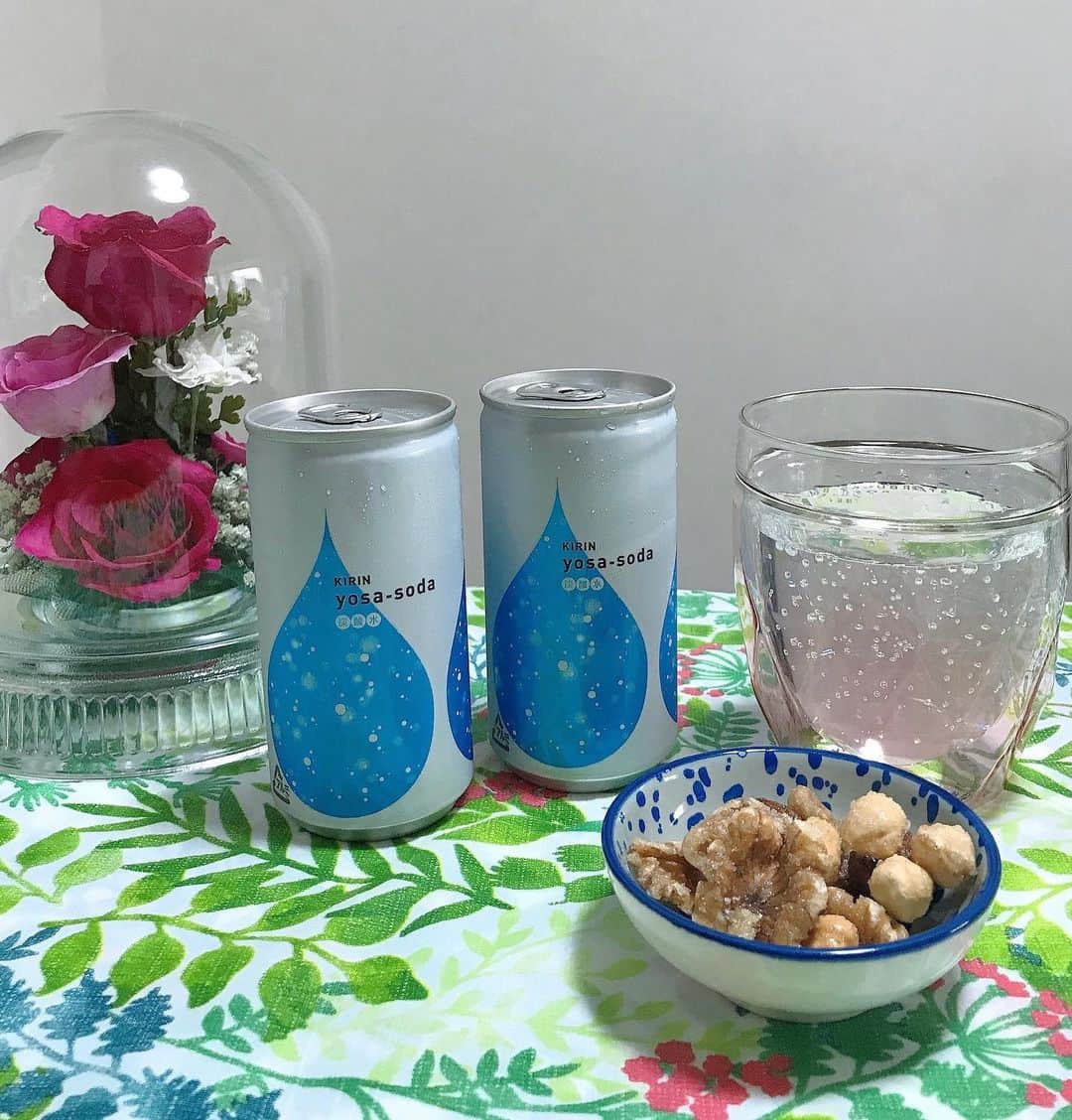 葵さんのインスタグラム写真 - (葵Instagram)「こちらは【キリン ヨサソーダ】です。 飲み切りサイズだから炭酸がぬける前に飲むことができます！ 無糖の強炭酸水でカロリーオフだからお ...