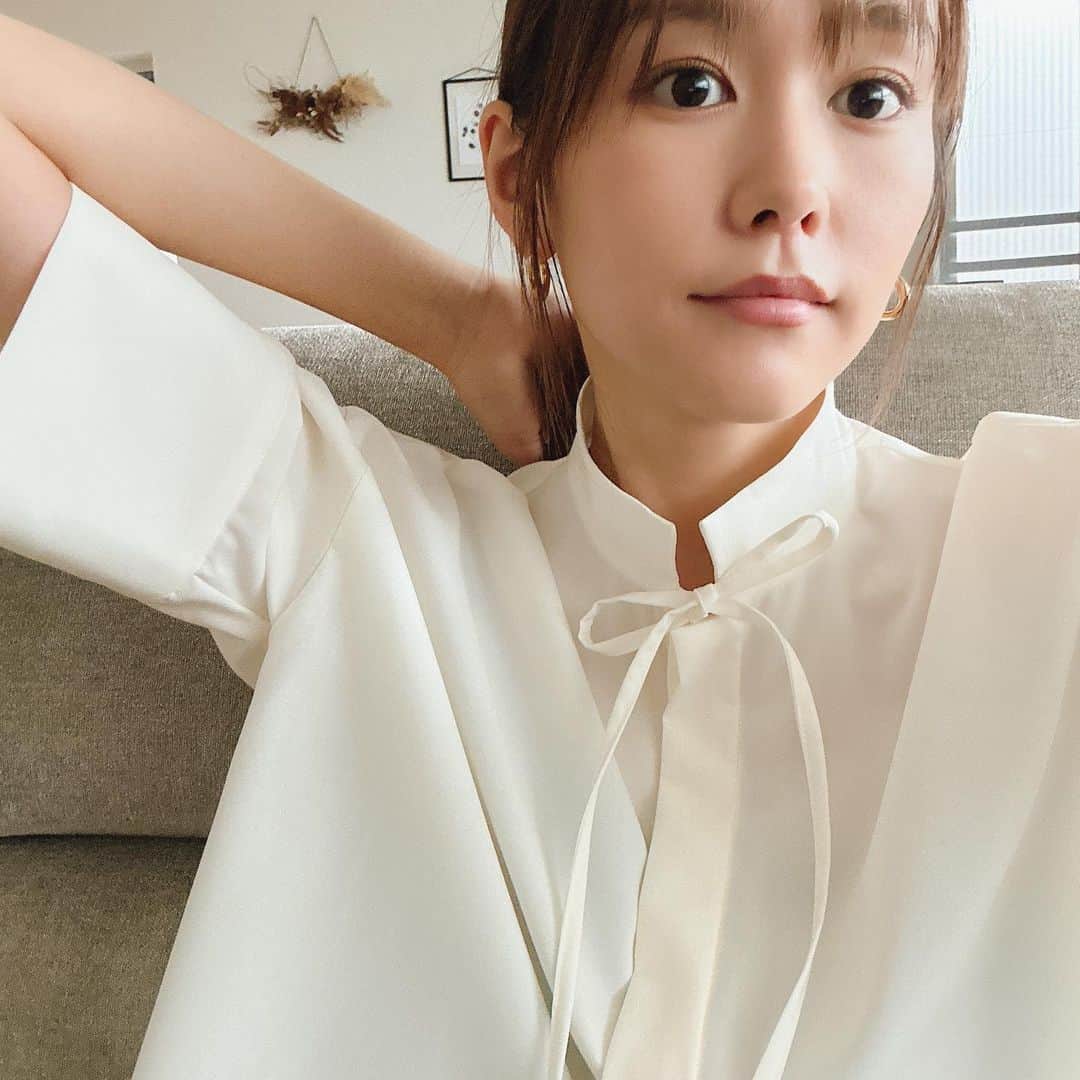 桐谷美玲さんのインスタグラム写真 桐谷美玲instagram 「久々にリボンなんて結んじゃってちょいと甘めに🎀ありさにいつもと雰囲気違う