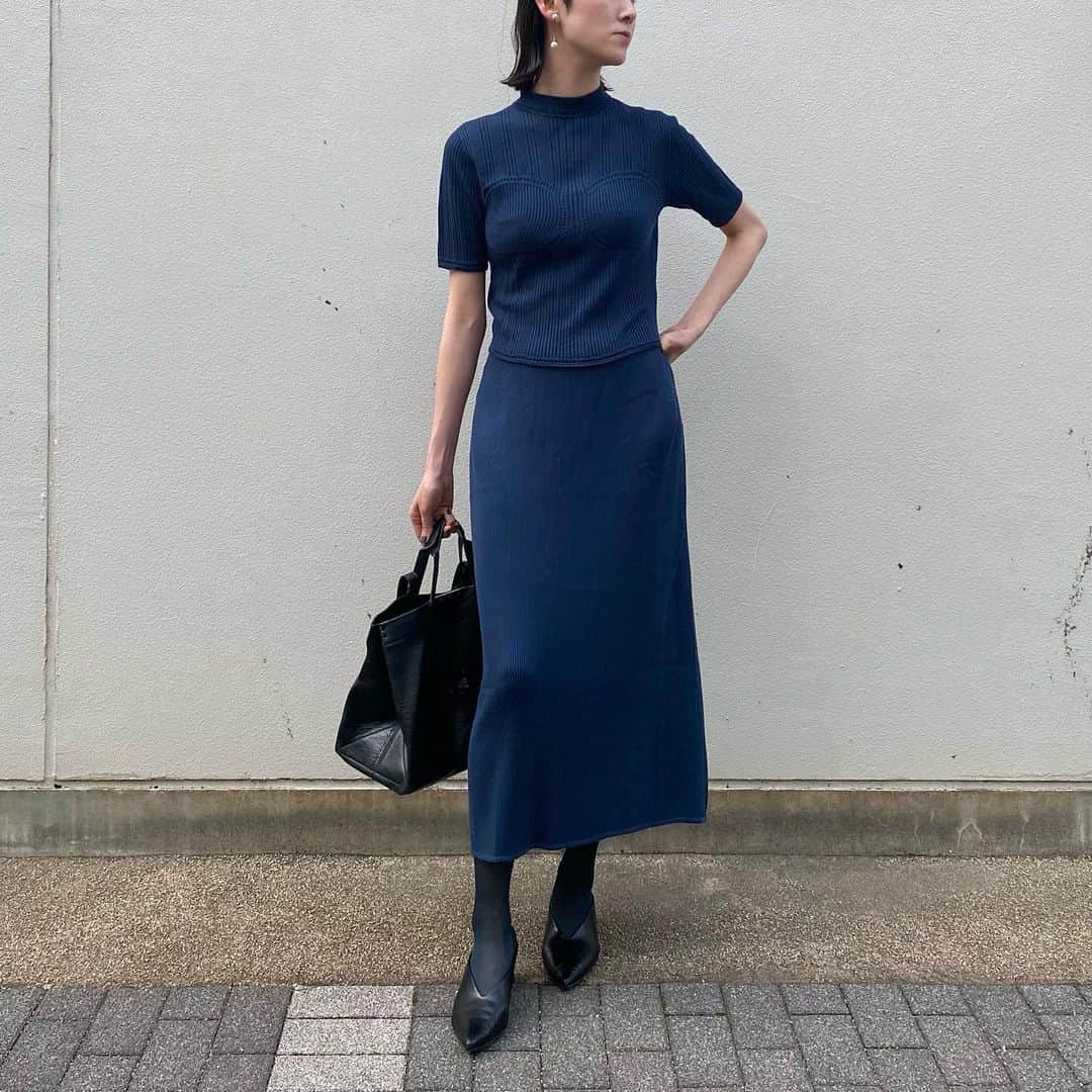 mar.ayaさんのインスタグラム写真 - (mar.ayaInstagram)「イメージ通りなマメクロの着こなし。 ニットトップス、リブ ...