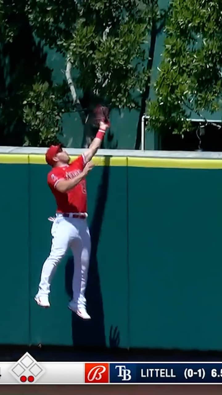 MLBさんのインスタグラム動画 - (MLBInstagram)「Gone fishin’. 🐟 @MikeTrout brings one back!」6月30日 6時42分 - mlb