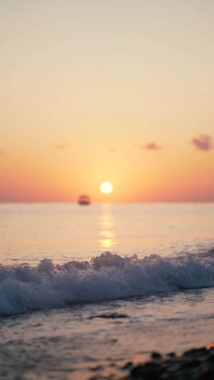 Putri Anindyaさんのインスタグラム動画 - (Putri AnindyaInstagram)「My mind is an endless waves #cinematic # ...