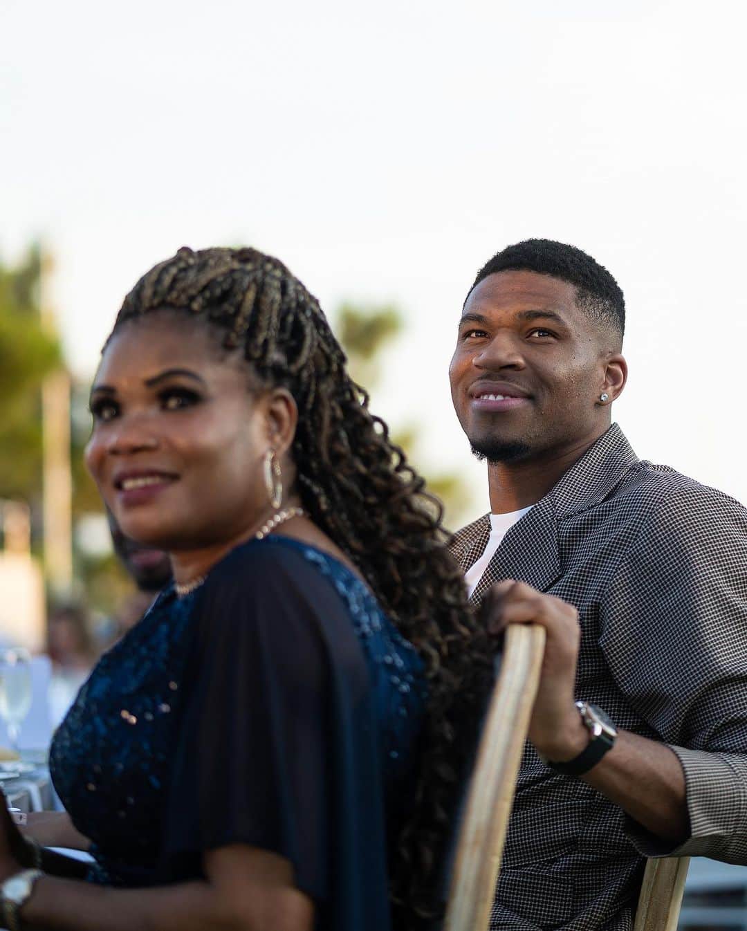 ヤニス・アデトクンボさんのインスタグラム写真 - (ヤニス・アデトクンボInstagram)「We are closer to @caff ...