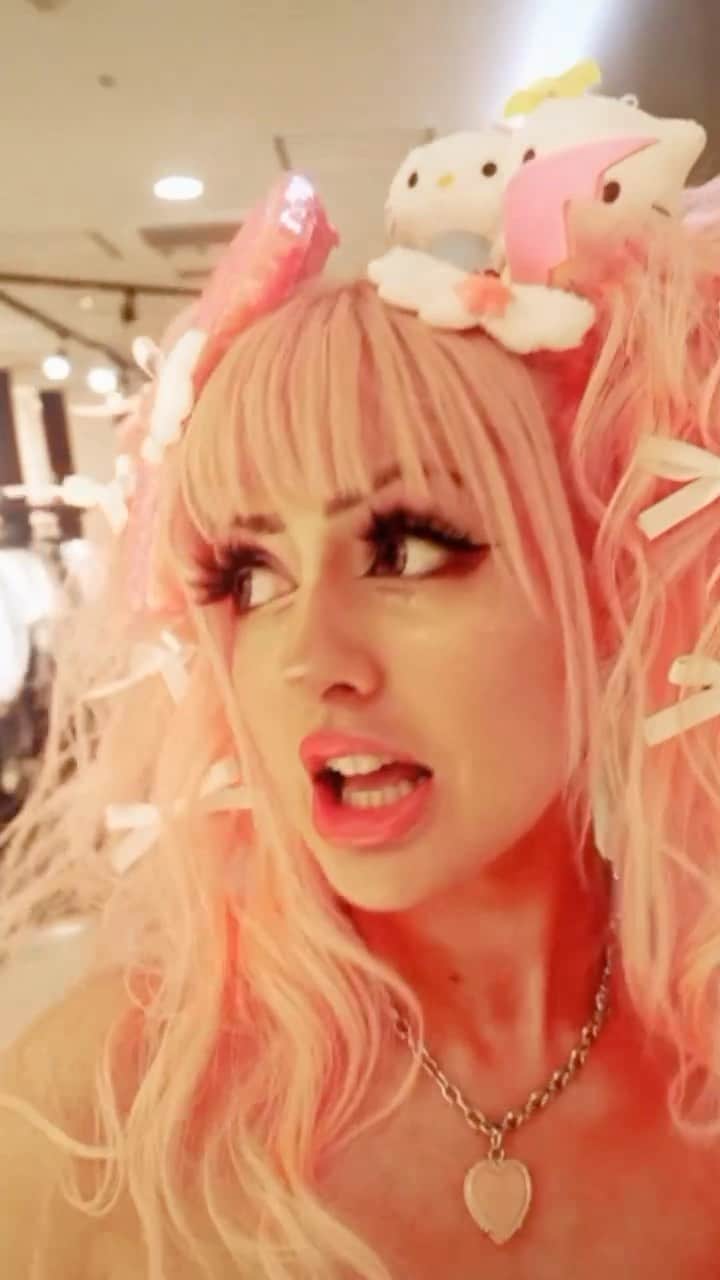 ナタリアなっちゃんさんのインスタグラム動画 ナタリアなっちゃんinstagram「pov You Got Small Tits But You Got Big Money 🙈🎀